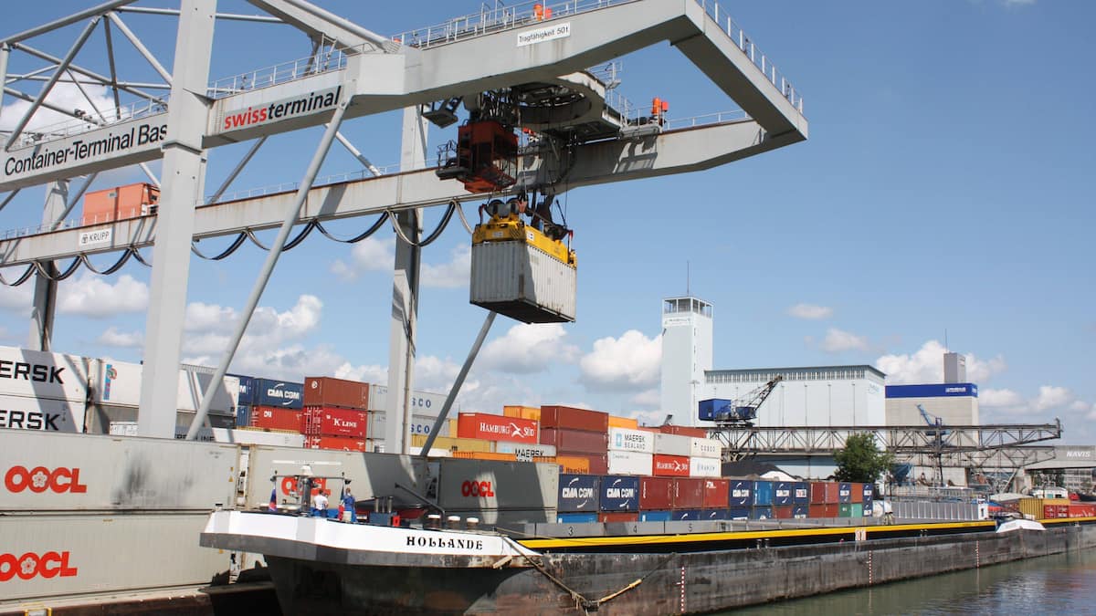 Schweizer Exporte steigen im Juni leicht - Handelsbilanz auf Rekordhoch ...