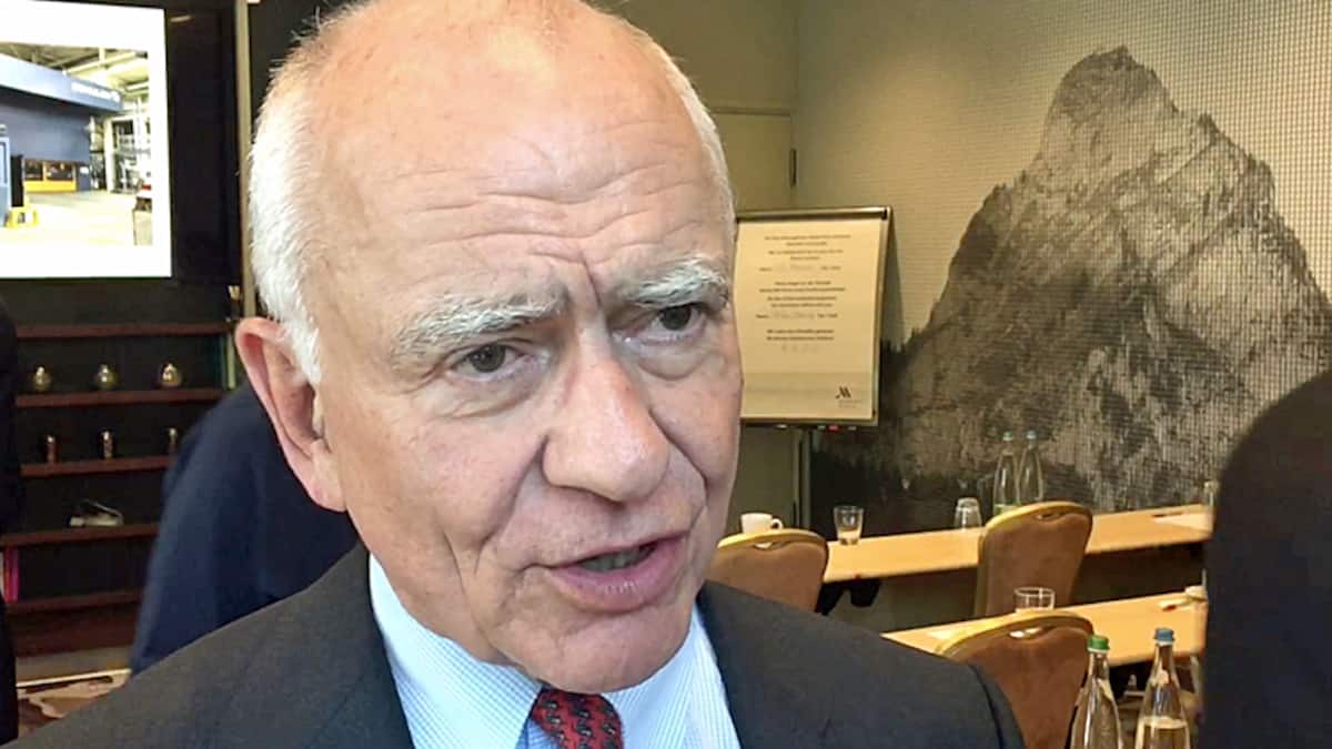 Michael Pieper wartet geduldig an der Seitenlinie | cash