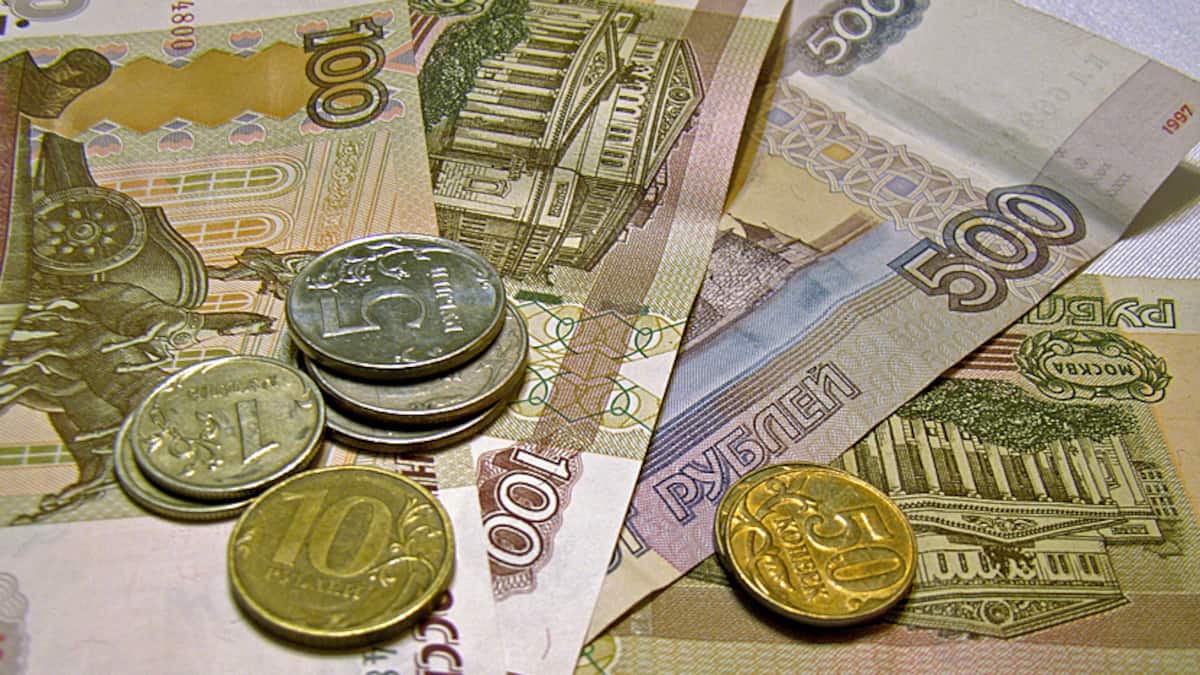 Russischer Rubel fällt immer tiefer - «Panik in einem Umfeld der ...